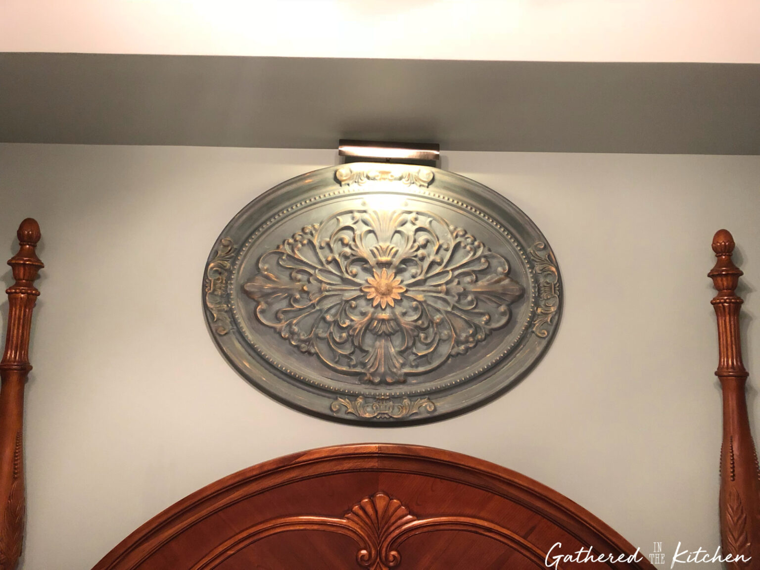 How to Transform a Metal Wall Plaque with Rub ‘n Buff – Easy DIY ...